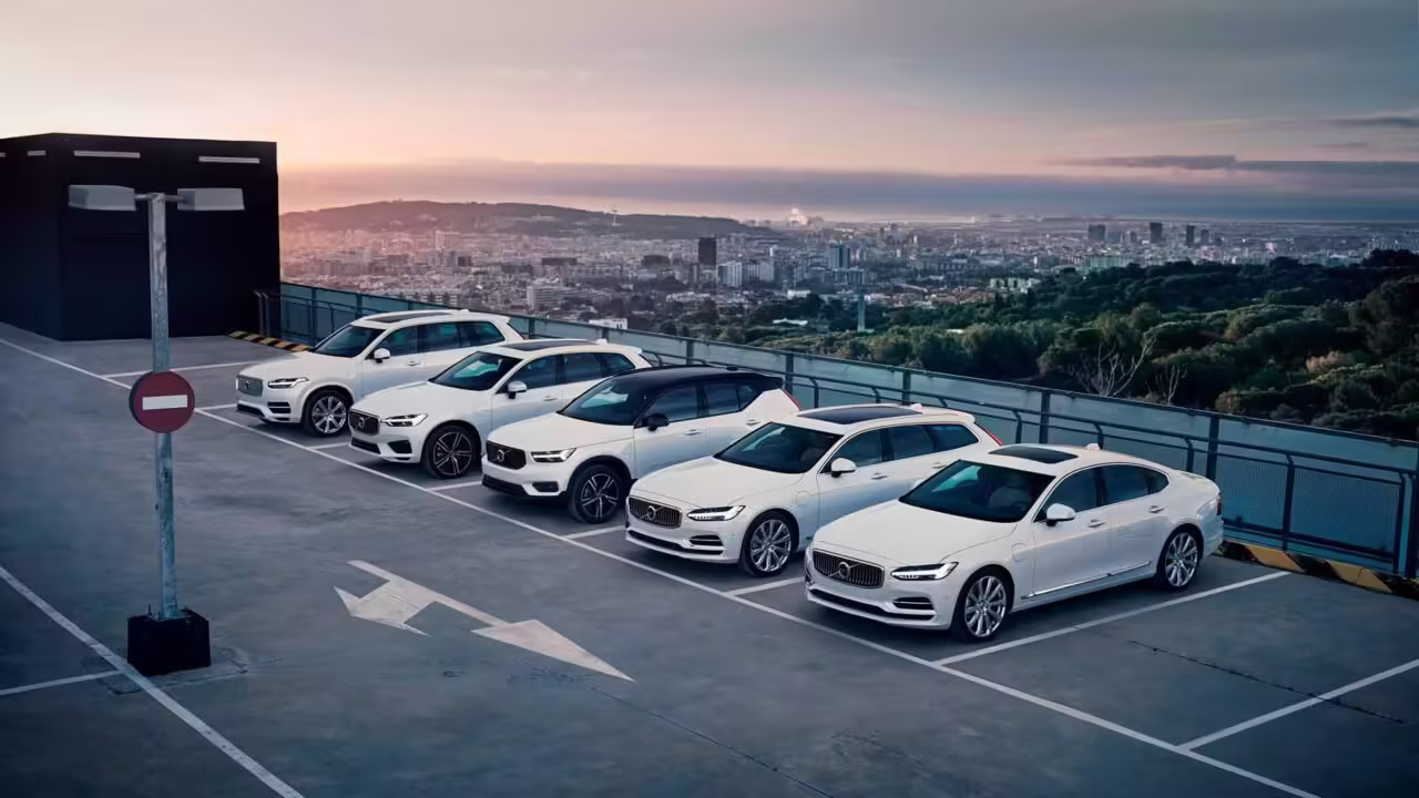 ¡LLEGARON LOS CARROS QUE SE MANEJAN SOLOS!