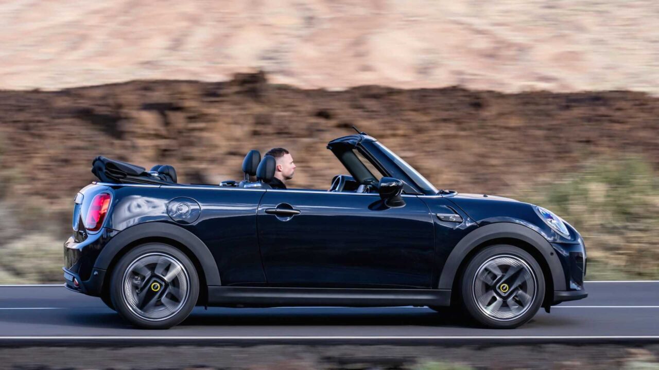 El Mini Cooper SE Convertible EV el primer Eléctrico descapotable de Mini