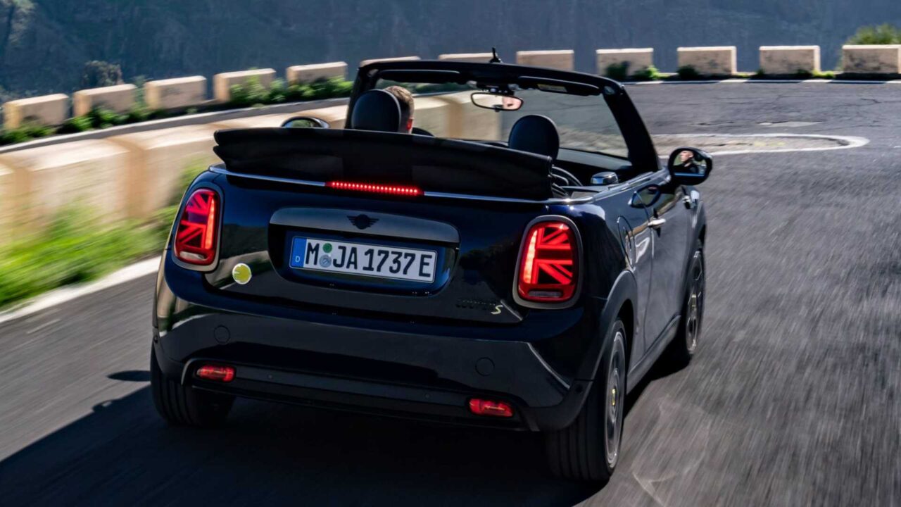 El Mini Cooper SE Convertible EV el primer Eléctrico descapotable de Mini