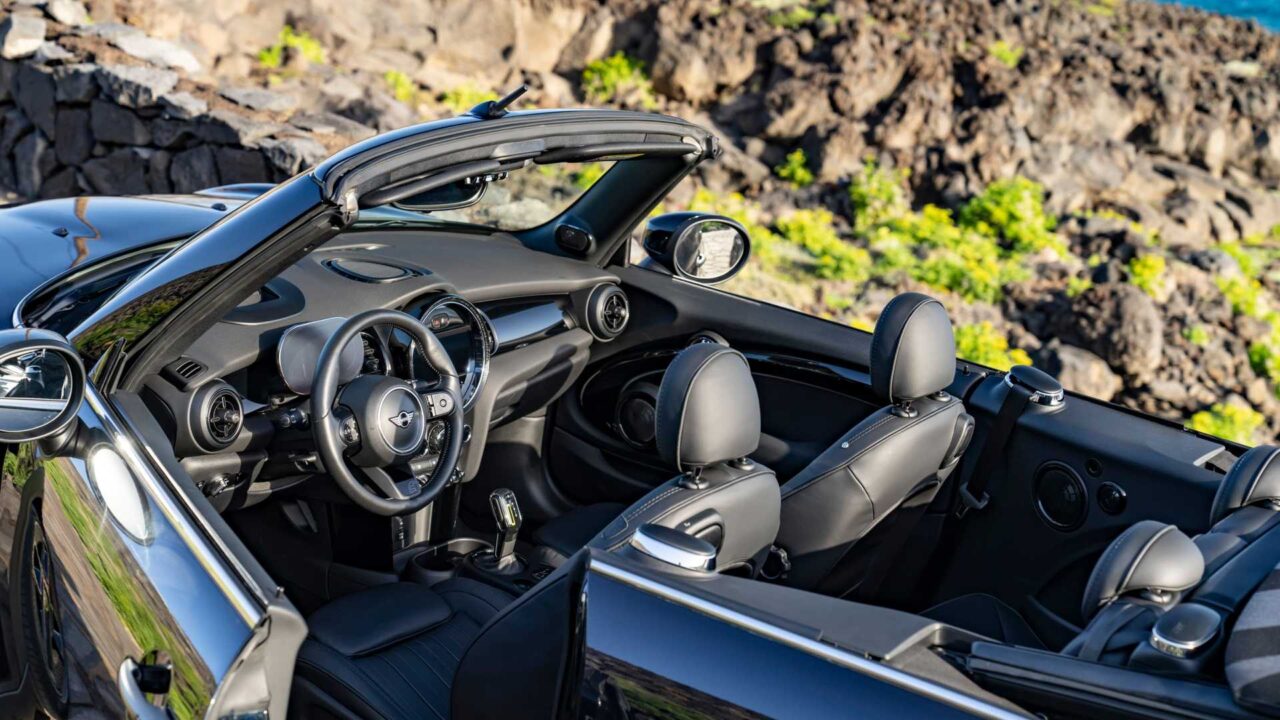 El Mini Cooper SE Convertible EV el primer Eléctrico descapotable de Mini