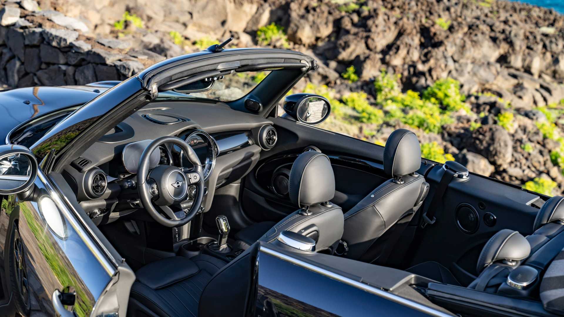 El Mini Cooper SE Convertible EV el primer Eléctrico descapotable de Mini