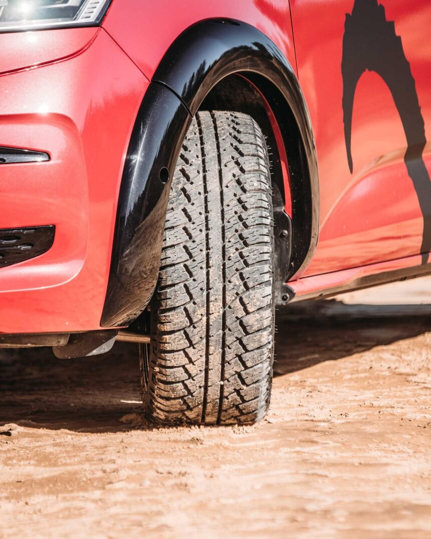 Volkswagen Multivan T7 de Delta4x4 se convierte en un vehículo off-road