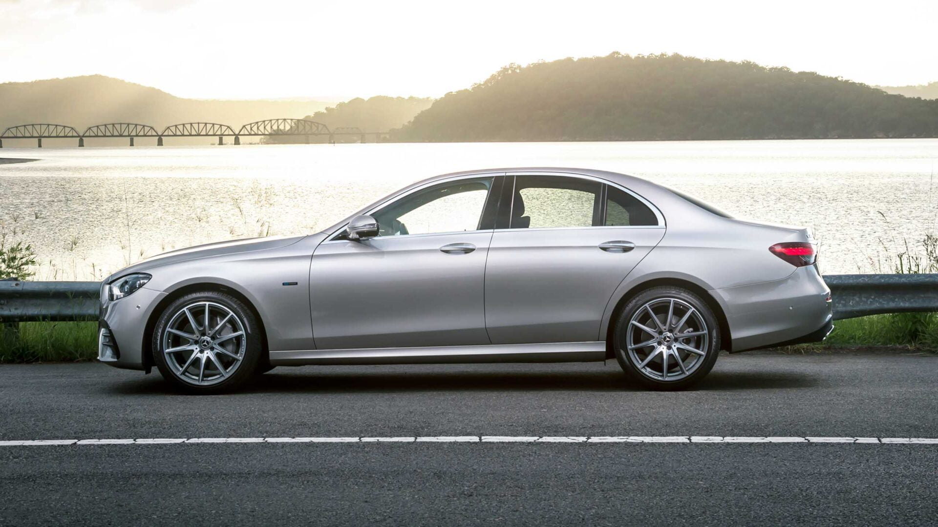 ᐅ Mercedes-Benz E300e 2023: el híbrido enchufable de lujo que llega a Colombia