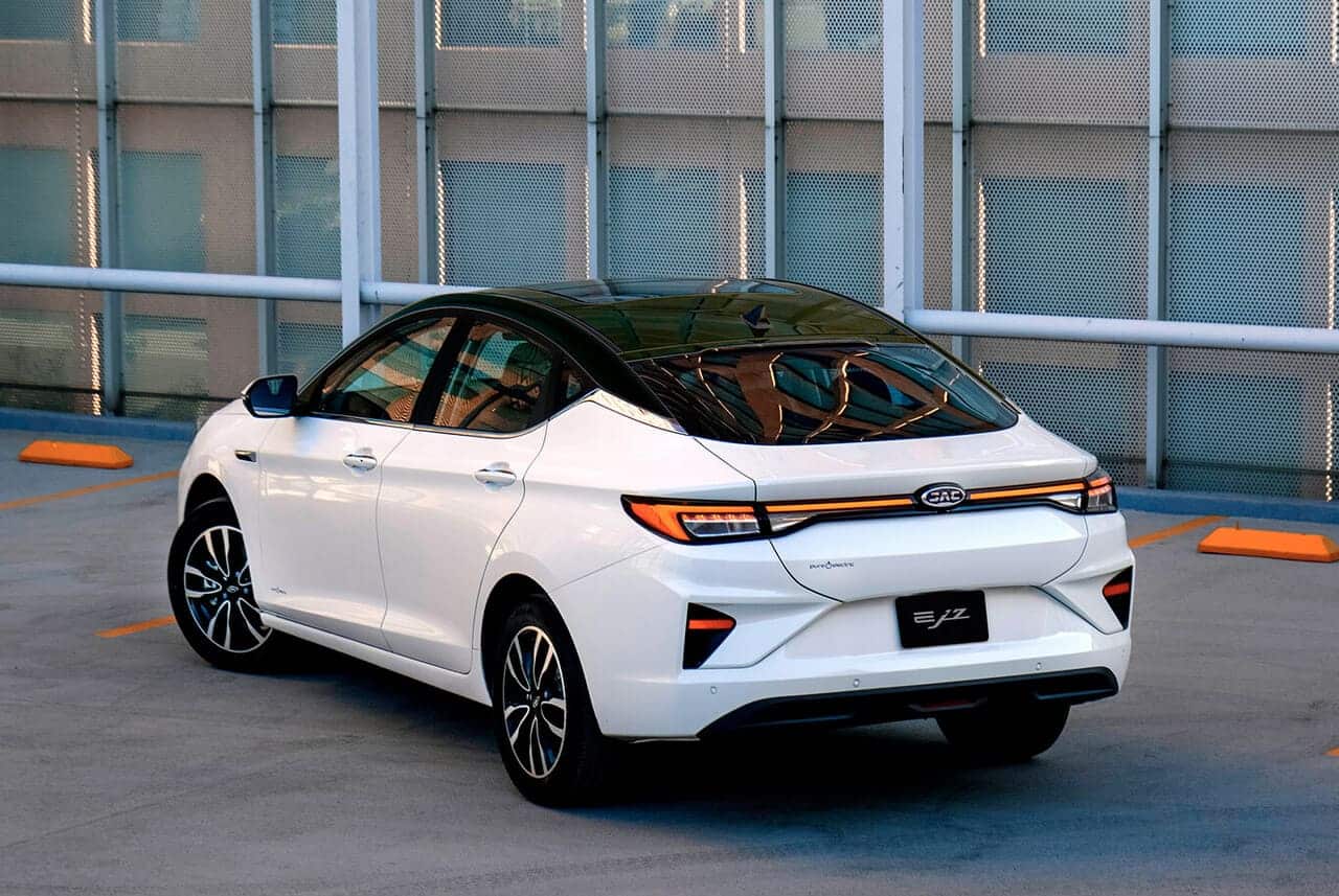 ᐅ JAC EJ7 Revoluciona El Mercado De Los Sedanes Eléctricos En El País