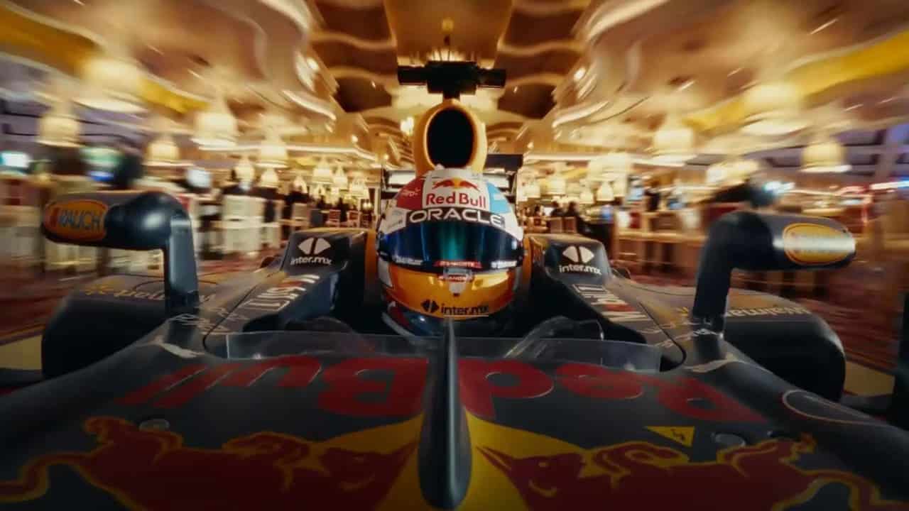 ᐅ Checo Pérez: Manejo auto Red Bull F1 a través de un casino en Las ...