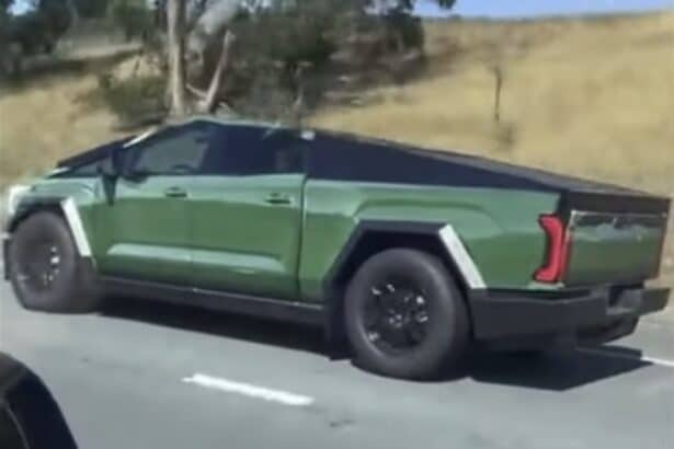 Tesla Cybertruck: Se Viste de Toyota Tundra