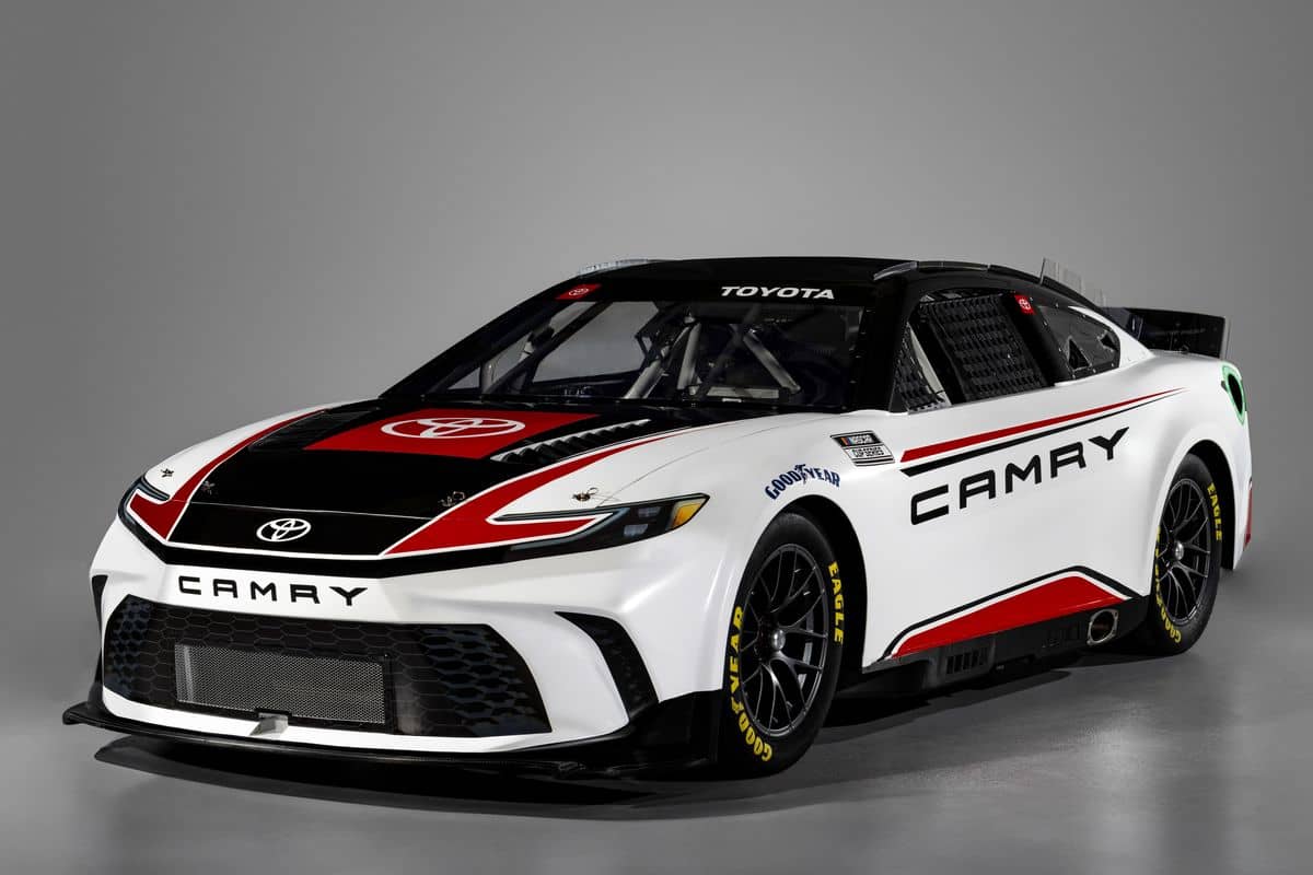 ᐅ Toyota Camry NASCAR Cup Car: Un Enfoque Innovador en la Pista de Carreras