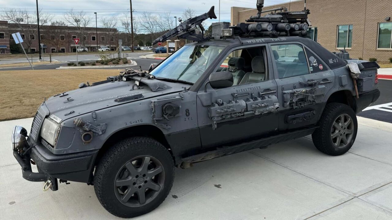 Prepárate para el Apocalipsis con este Mercedes 300E Único