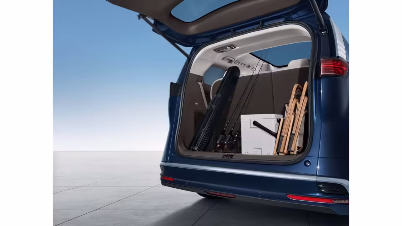 ᐅ BYD Introduce A Europa Su Innovadora Minivan Denza D9