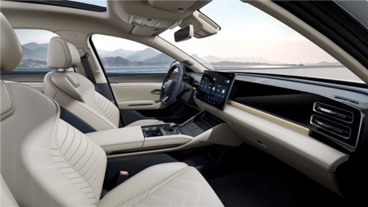 BYD Qin L DM-i: Nuevo Híbrido Enchufable con 2,100 km de Autonomía