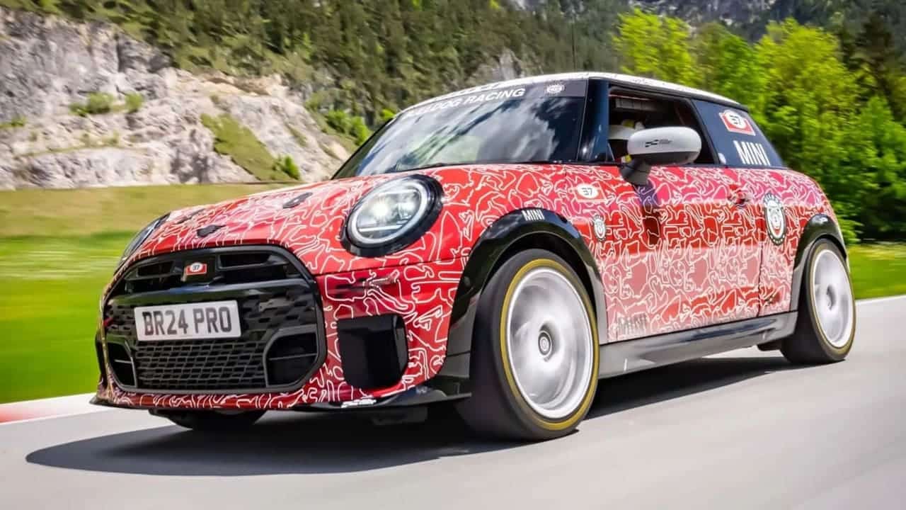 ᐅ Nuevo Mini Cooper JCW 2024: El Poder En Las 24 Horas De Nürburgring