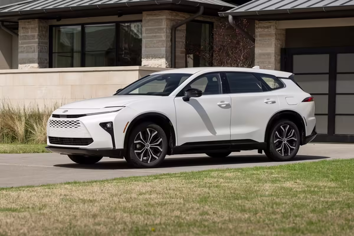 ᐅ Toyota Crown Signia: El Híbrido HEV Con Tracción Total Listo Para ...