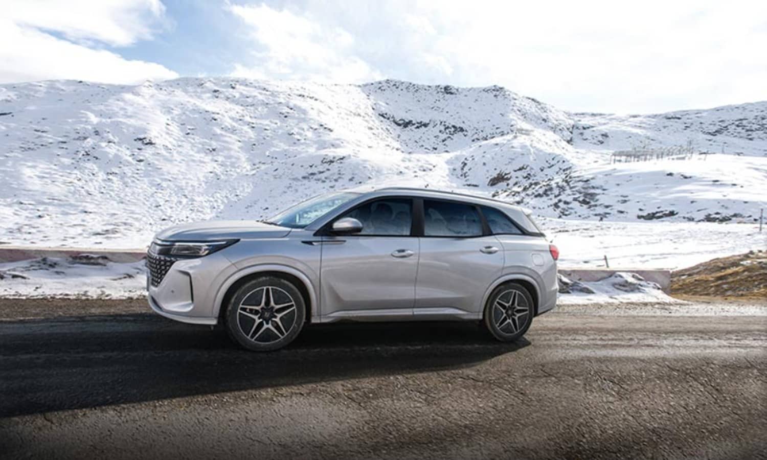 ᐅ DFSK E5: El SUV PHEV Con 7 Puestos Que Llegará Pronto