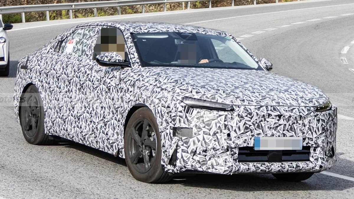 ᐅ ¿DS 7 O DS 8?: La Marca Prueba Su Nuevo SUV Coupé Eléctrico