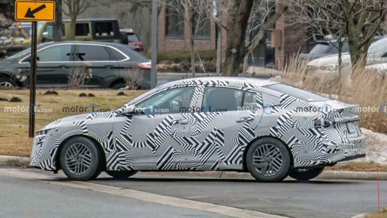 Nuevo Sedán Nissan en Camino: ¿Nuevo Sentra 2026 o Altima 2026